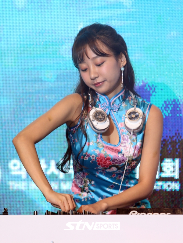[포토] [MAX FC13] 'DJ henney' 표은지 '오프닝은 저와 함께'