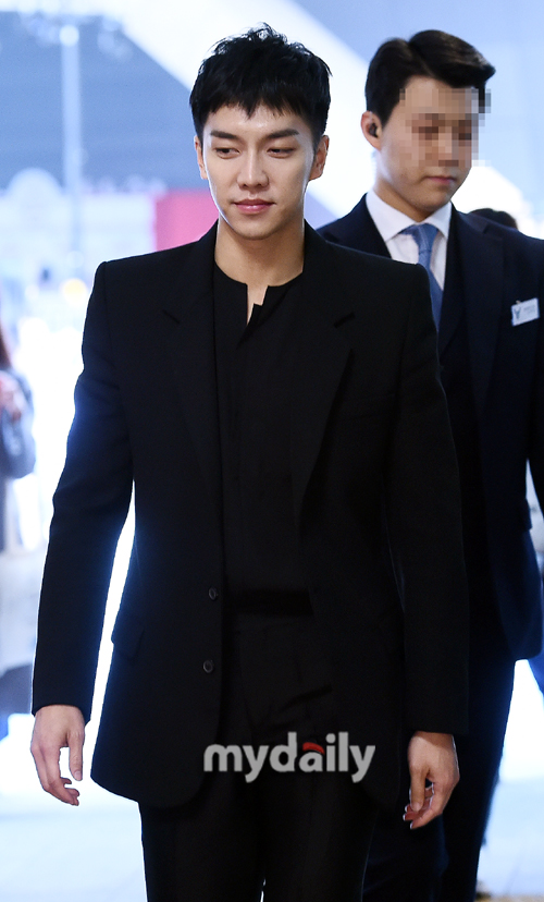 Lee Seung-gi ' Dong Dae Moon making you shake up'