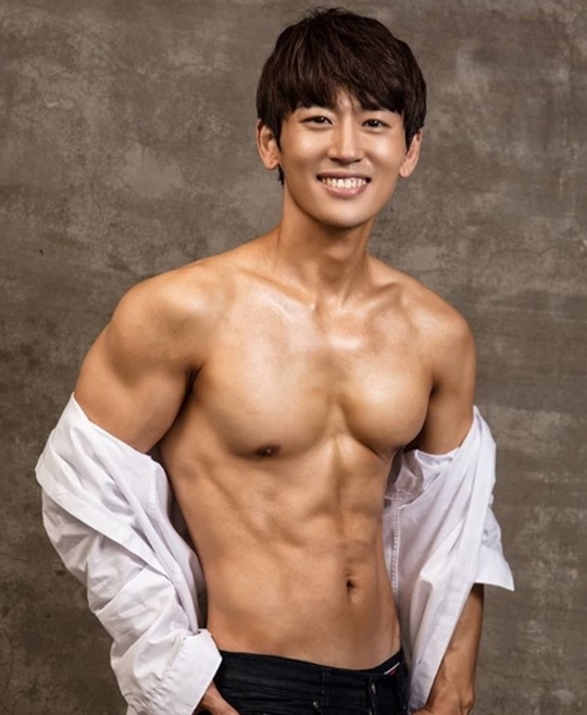 'Smart Six Pack ' Park Ji Heon , daughter dad with perfect abs