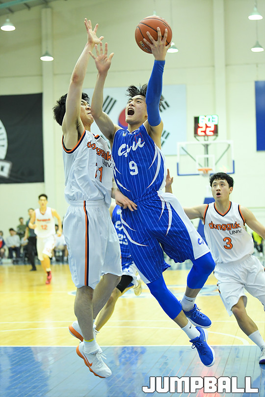 [JB포토] 공격 시도하는 중앙대 문상옥