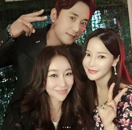 Mina Ryu Philip Roth , " Housewarming " jwan-woo , Roo'ra Kim Ji Hyun ...