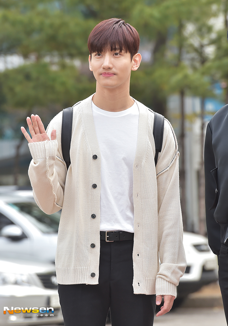 Changmin 'snapped by a woman's heart' after angry Back muscles ...