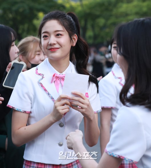 Produced 48 ': Jang Kyu-ri's refreshing smile