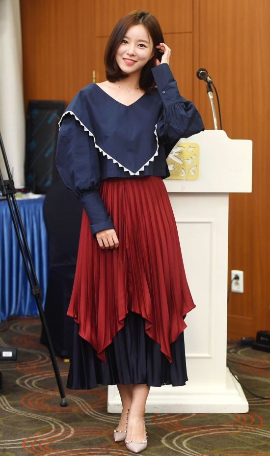 [ST포토] 이향 아나운서 '예쁨은 언제나 함께해'