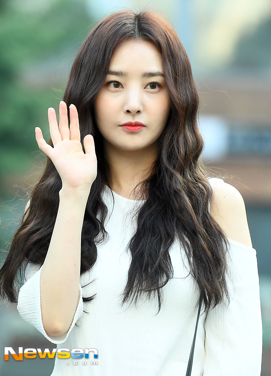 [포토엔HD] 유니티 우희 '여성미 물씬~'