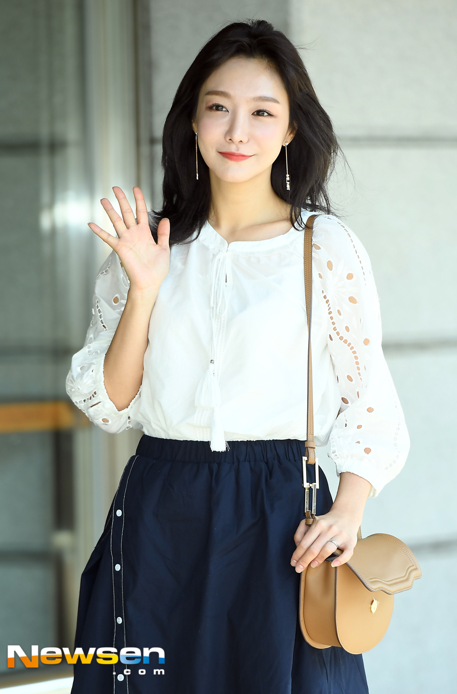 'Kim Ji-cheol and Devotion' Shin So-yul ' Shining Coupled in Left Hand'