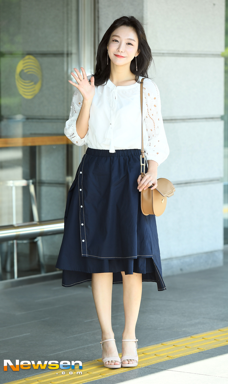 'Kim Ji-cheol and Devotion' Shin So-yul ' Shining Coupled in Left Hand'