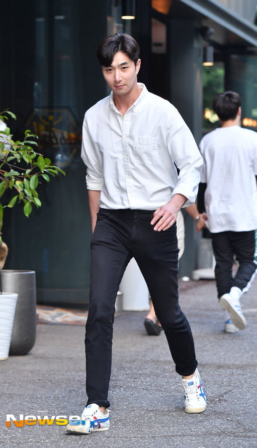 [포토엔HD] 김민수 '키 186cm의 시원시원한 기럭지'(미스트리스 종방연)