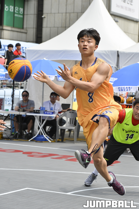 [JB포토] Assist '이것이 노룩패스'