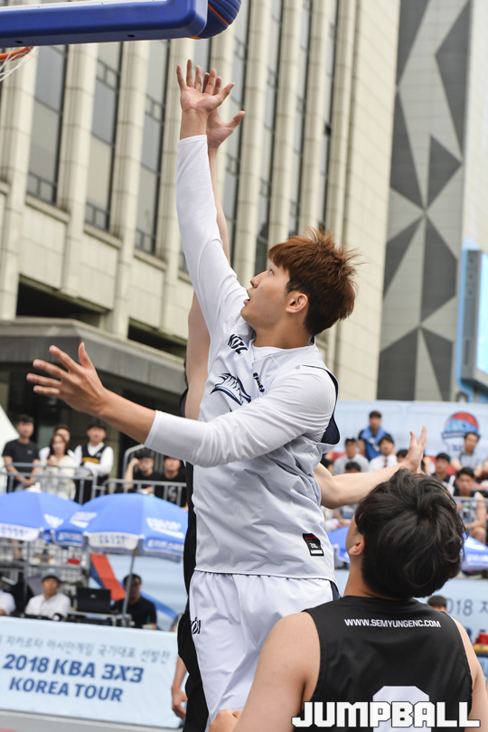 [JB포토] KBL WINDS 안영준 '골밑까지 힘으로 돌파후 슛'