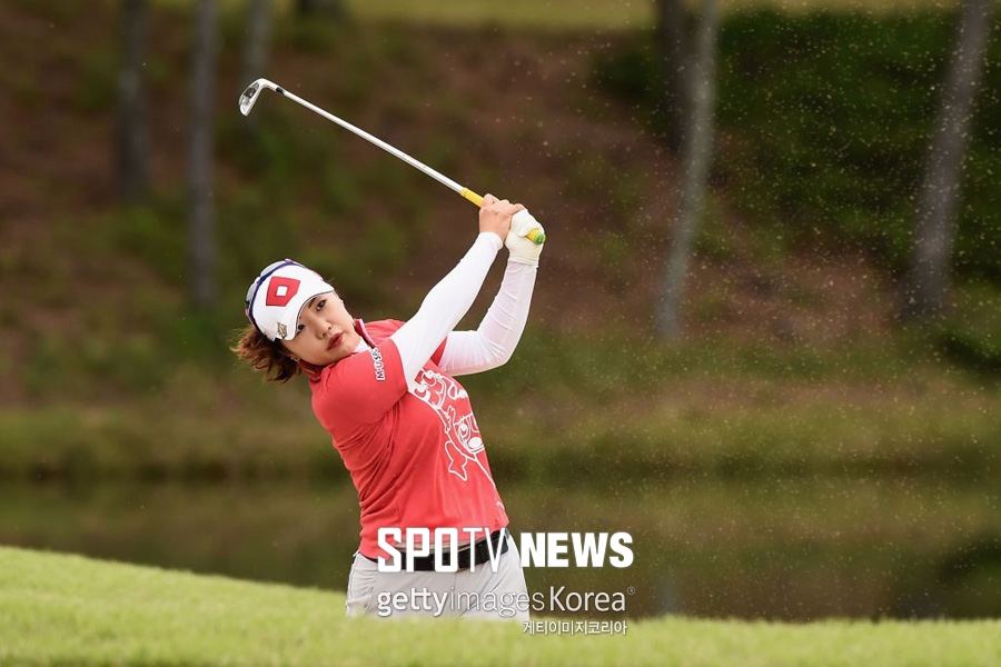 [JLPGA] 안선주, 산토리 레이디스 3R 공동 10위..선두와 4타 차