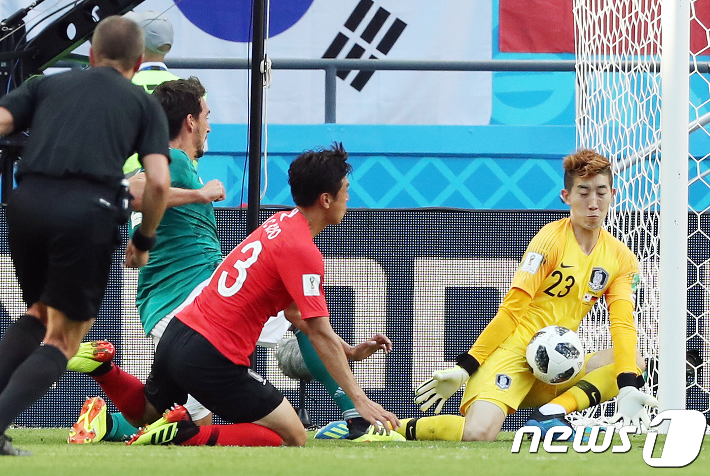 조현우 '온 몸으로 막는다'