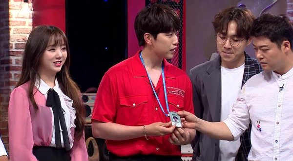 [DAY컷] '뜻밖의 Q' B1A4 산들, MBC 출입증 자랑..애사심 뿜뿜