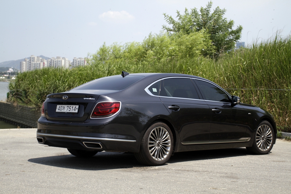 [시승기] 기아차 K9 5.0 퀀텀 '문제는 엠블럼이 아니었어~' | 지피코리아