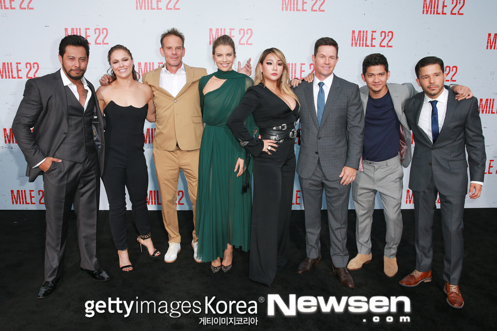 'Healthy Ideal' CL poses party in Hollywood debut Red Carpet