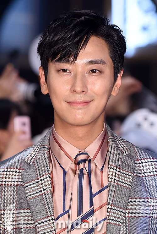 200만 돌파 '공작' 주지훈, 오늘(13일) '언니네 라디오' 출격