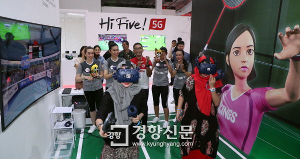[경향포토] KT 5G.. 2018 아시안게임 홍보관에서 즐기는 VR
