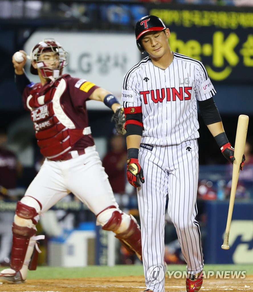 삼진으로 물러나는 오지환