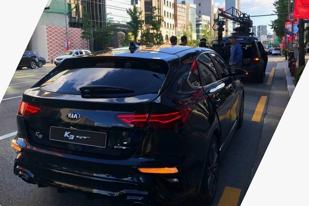 실차로 포착된 'K3 GT 5도어', 패스트백 스타일 | 탑라이더