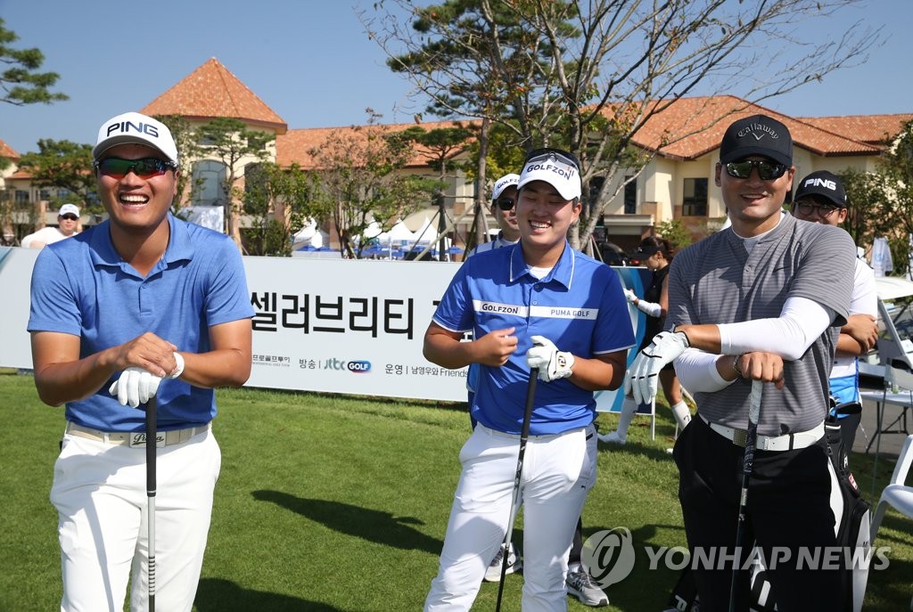 1번홀 출발을 앞두고