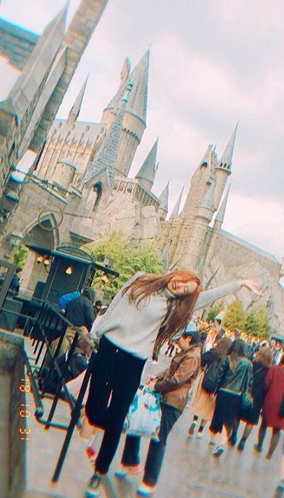 일본 뜬 니콜, USJ 밝힌 '디즈니 공주급' 미모[SNS★컷]