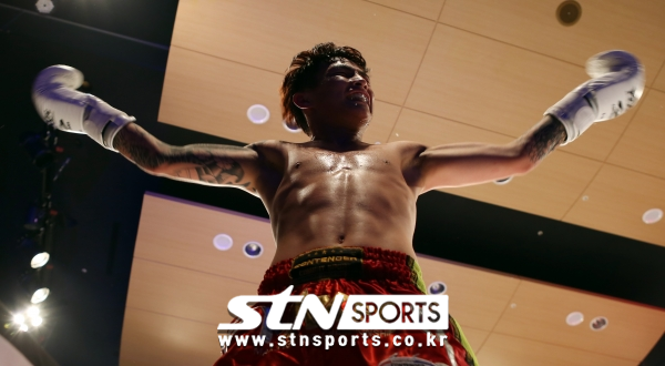 [MAX FC15] '권아솔 도발' 김수훈, 슈퍼 펀치·킥 장착한 '슈퍼루키' 입증