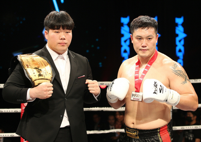 '명현만 KO승', '박성희 챔피언 등극'..화끈했던 MAX FC