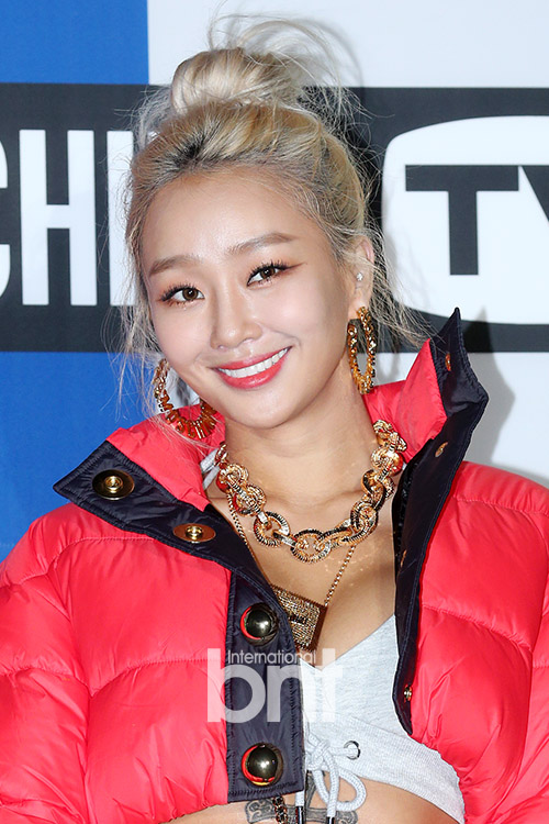Hyolyn 'bling-bling accessories'