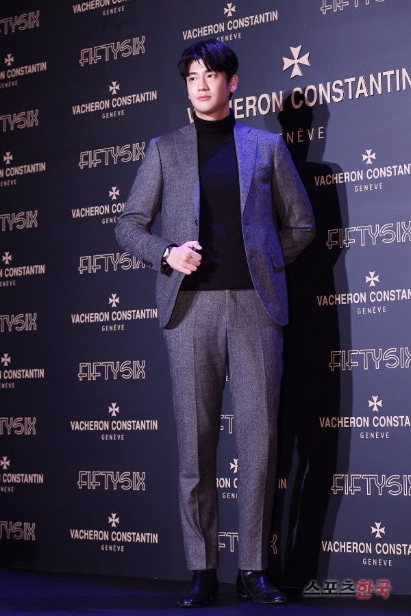 구자성, 모델 출신다운 훤칠함