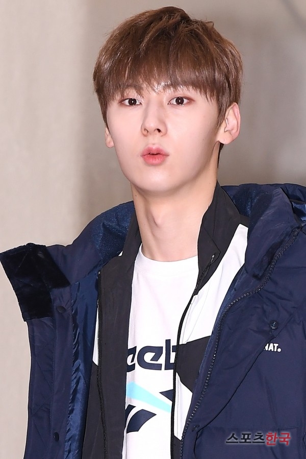 Wanna One Hwang Min-hyun , surprised by many reporters