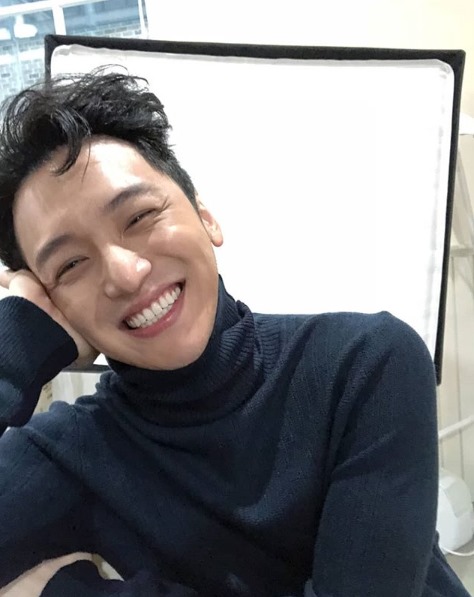 Byun Yo-han , sunny Gums smile " Flu be careful"
