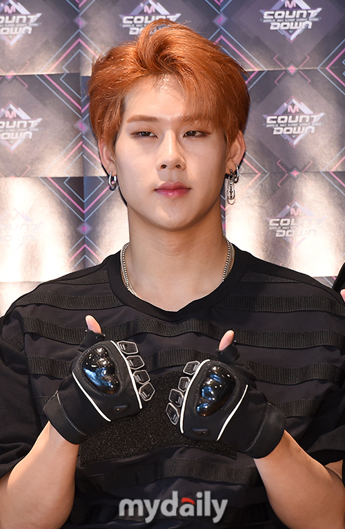 Monsta X The main contribution 'Thumbs!'