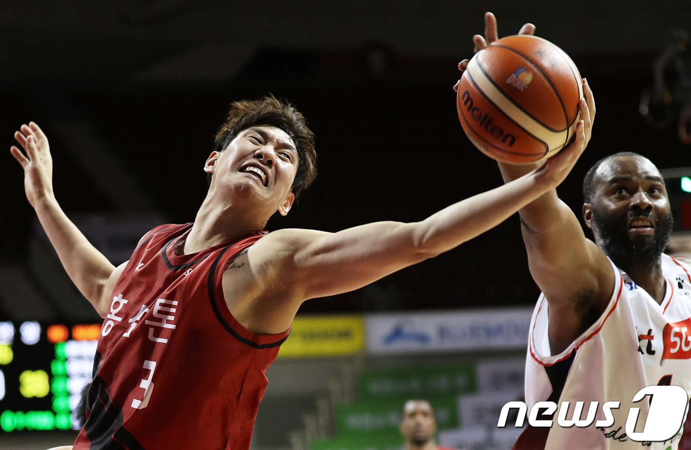 한희원·김윤태 KT로 가고 박지훈은 KGC로..1:2 트레이드