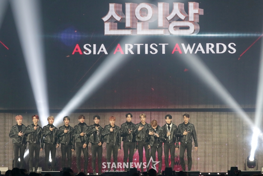 포토]더보이즈 , 'AAA 신인상 감사합니다'