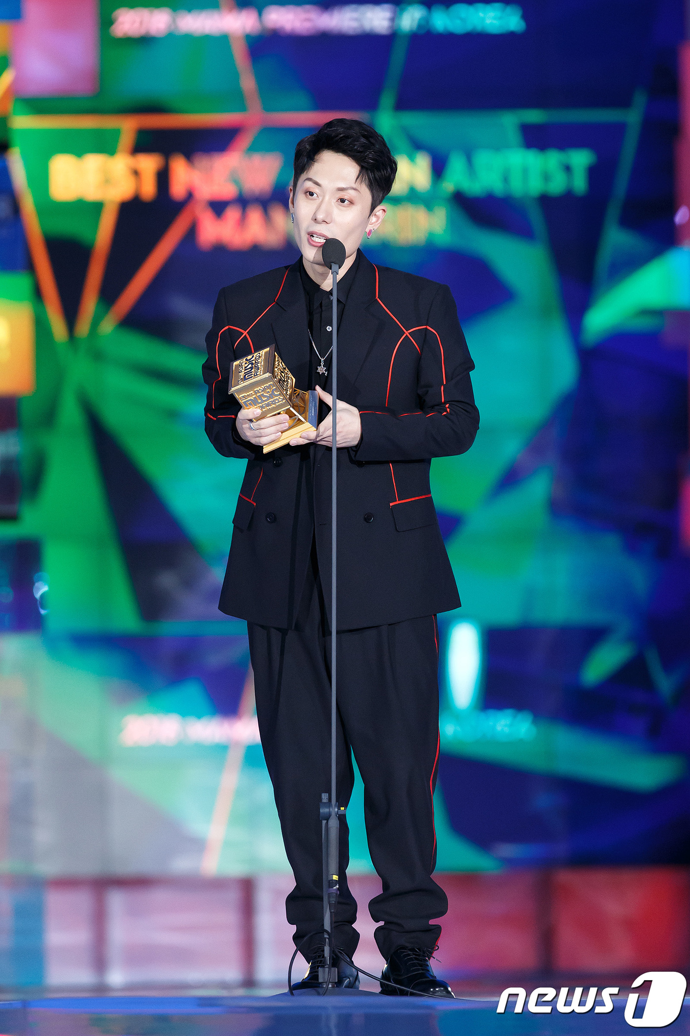 딘 팅, MAMA 해외 신인 가수상 영예