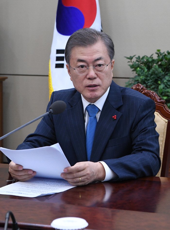 문재인 대통령, 기획재정부에 떡 1300인분 보내