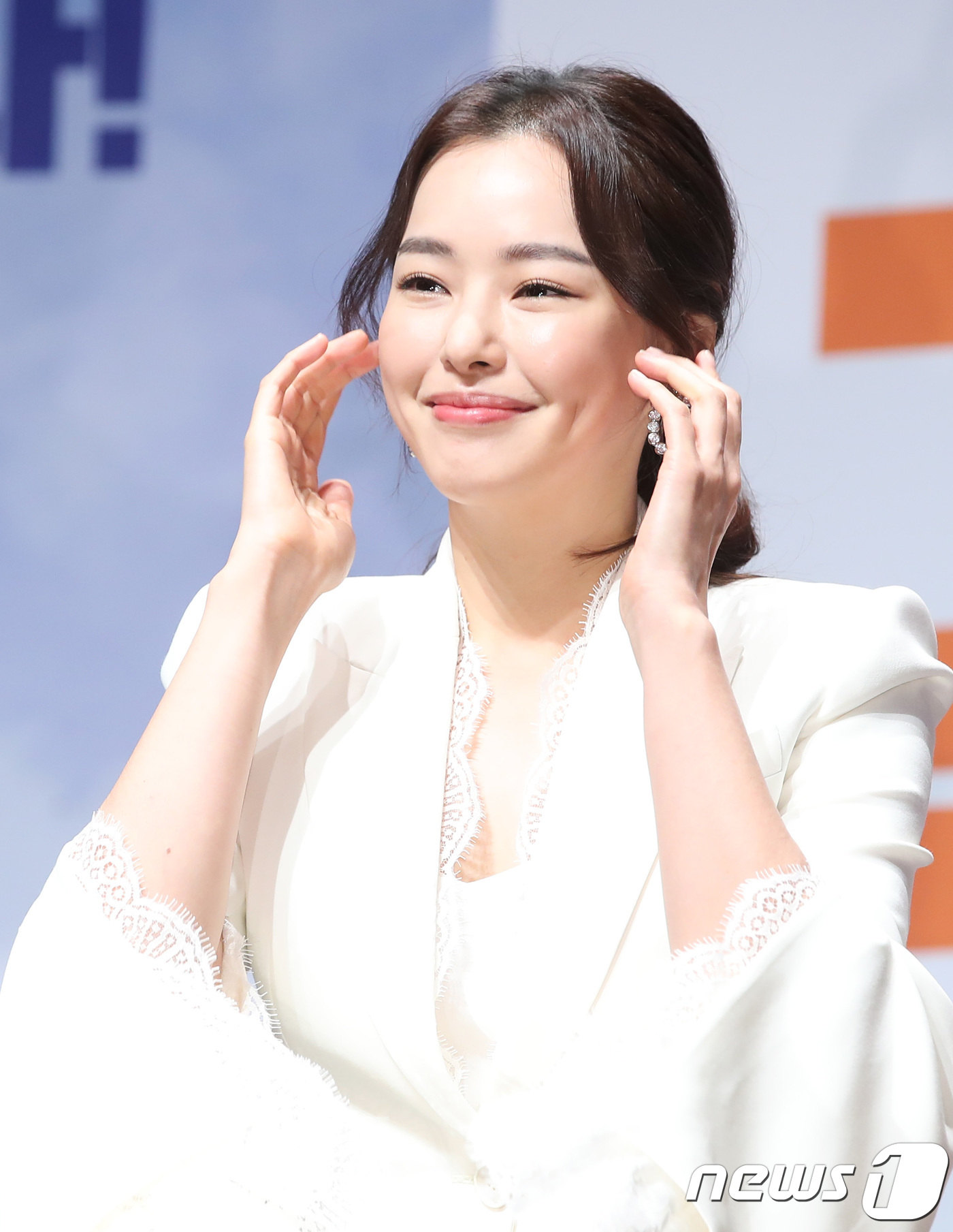 Lee Ha-nui , pretty dimples smile
