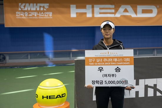 김근준과 백다연 헤드컵 남녀단식 우승