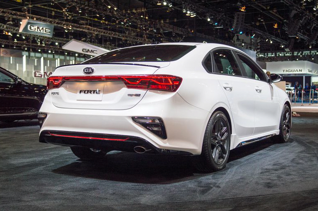 K3 GT-라인 미국서 공개, 파워트레인에 주목 | 탑라이더