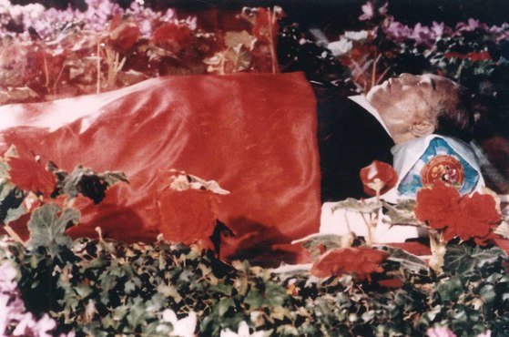 김일성·김정일 시신 방부처리에 연 4억5000만원 소요.. 러시아가 담당