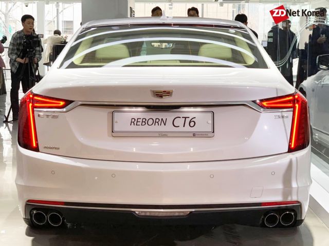 [리뷰] 개선된 리어뷰 미러 카메라 탑재 캐딜락 '리본 CT6'