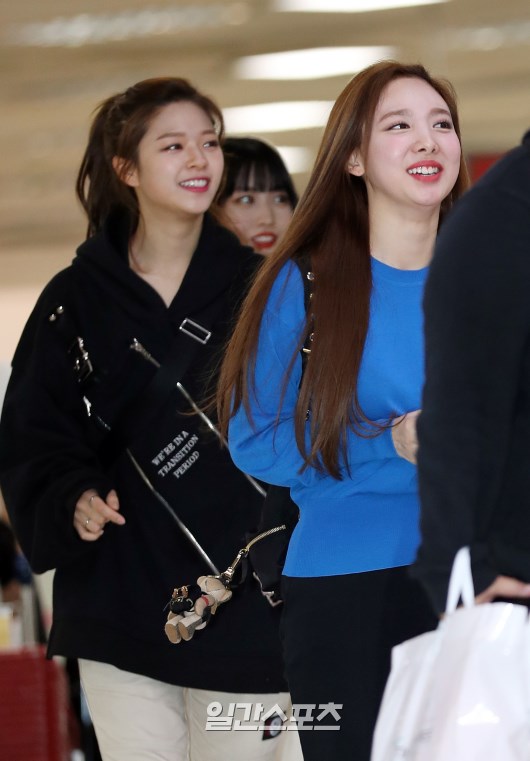 [포토]나연, 다시 만난 원스에 웃음꽃 가득