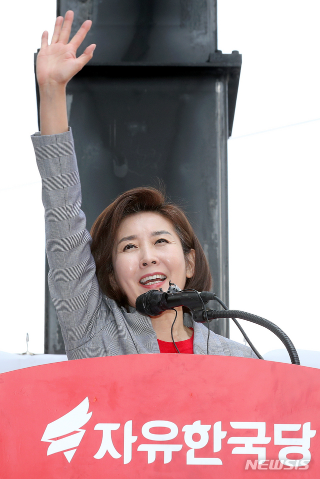 연설하는 한국당 나경원 원내대표