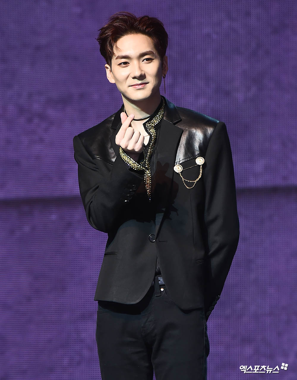 NU'EST Aaron 'looks healthy after shoulder injury'