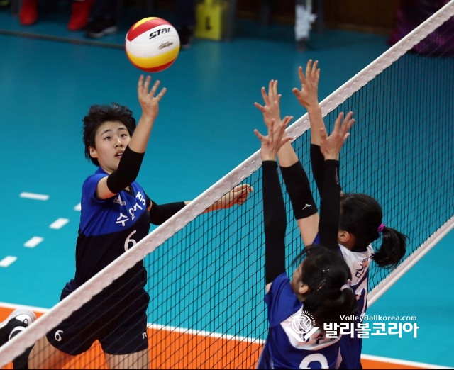 [종별배구 선수권] 볼 밀어넣는 김보빈.