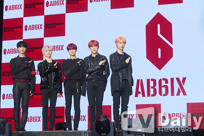 에이비식스(AB6IX), '완성형 아티스트돌' 타이틀 달고 전격 데뷔 [종합]