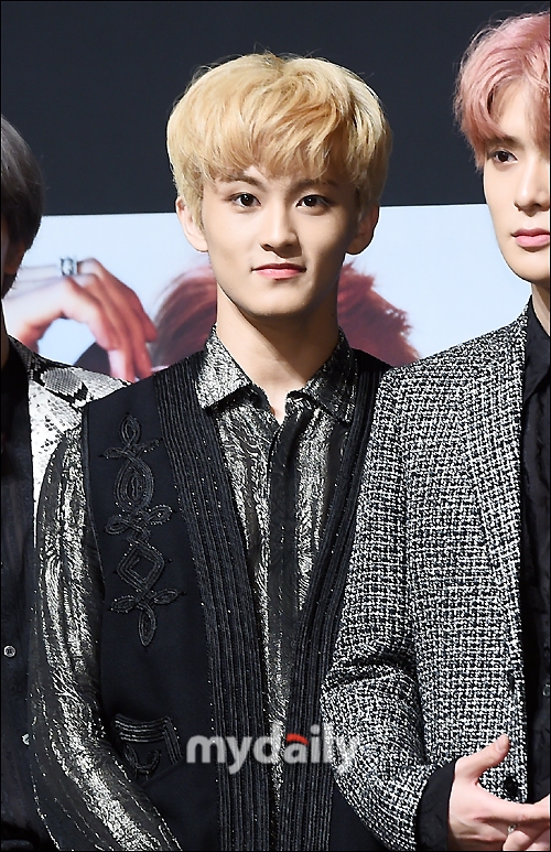 [md포토] Nct 127 마크 설레는 눈맞춤~