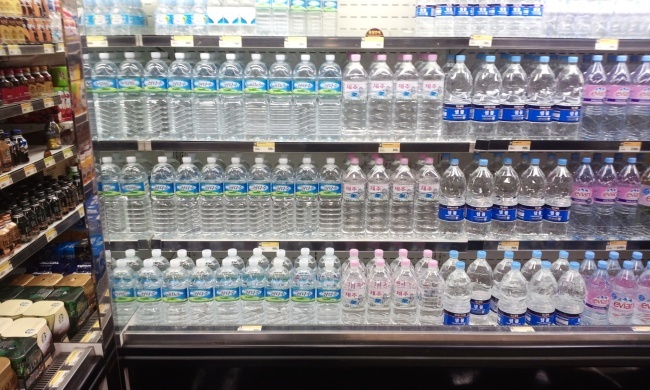 Samdasoo's market share falls amid heated competition in bottled-water ...