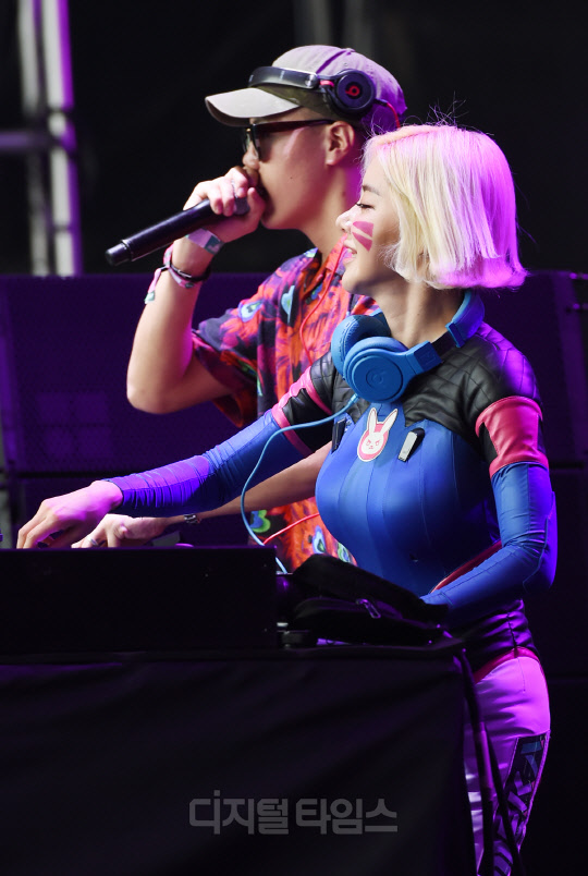 [포토]UMF 디제잉하는 DJ소다