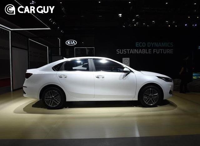 기아차,한국에 없는 K3 PHEV 중국서 출시..상어 얼굴 특징 | 카가이